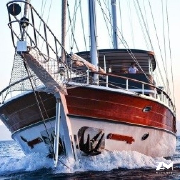 Superbe Méga ketch de 36 m avec Flybridge et Lounge 8 cabines pour 16 ...