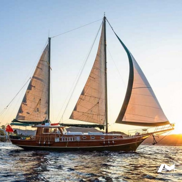 Goelette de 19 m3 cabines pour 6 invités rénovée en 2013 | 150000 ...